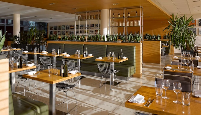 Radisson Blu London Stansted Airport Hotel l Best Online Rate