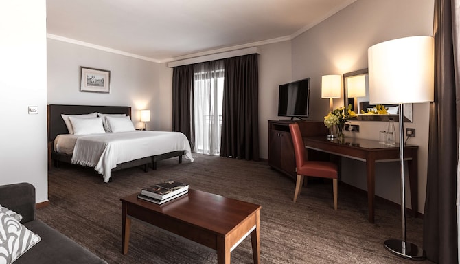 Hotel Rooms & Suites - Radisson Blu Resort, Malta St. Julian’s