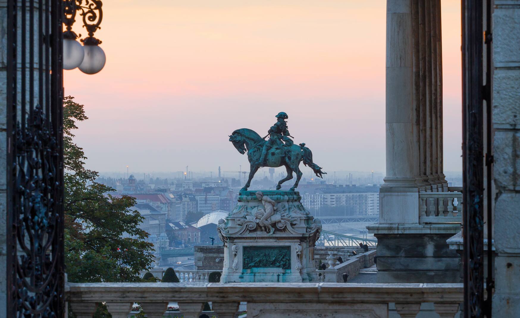 Explore the historic and the modern in Budapest | Radisson Hotels