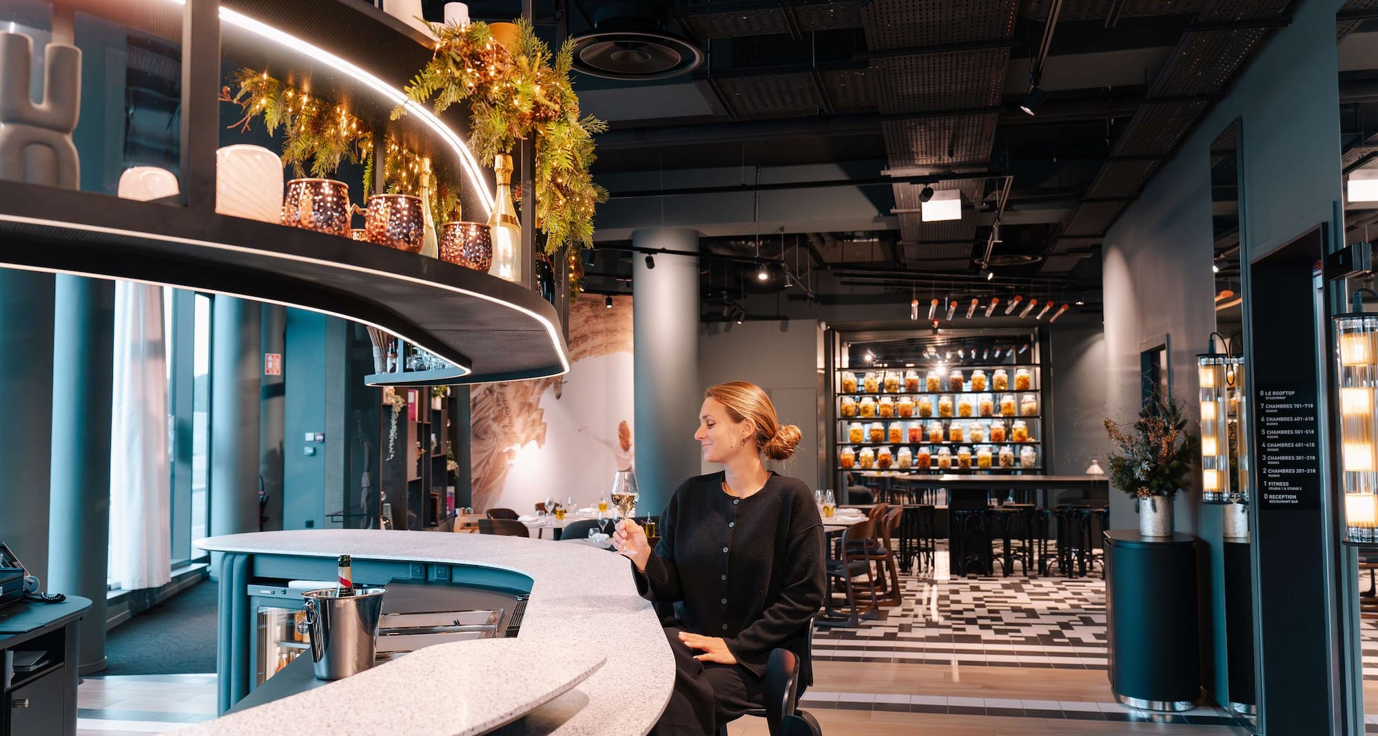 Enjoy all-day dining and our stylish bars | Radisson Hotel Reims