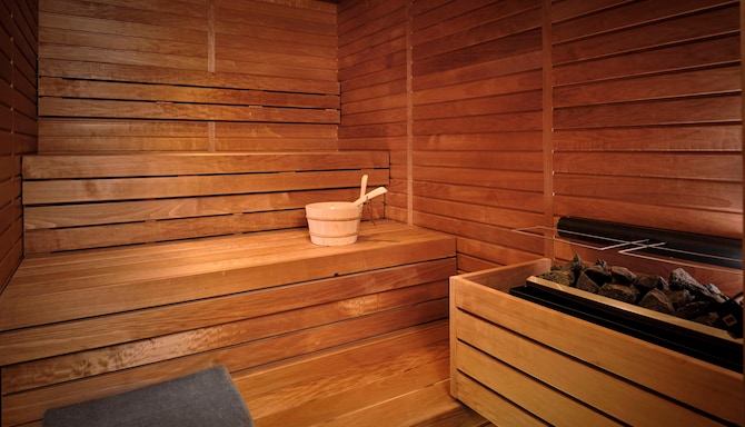 Experience our spa, fitness center, and pool | Radisson Hotel