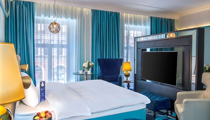 Номера и люксы — Radisson Royal, St. Petersburg