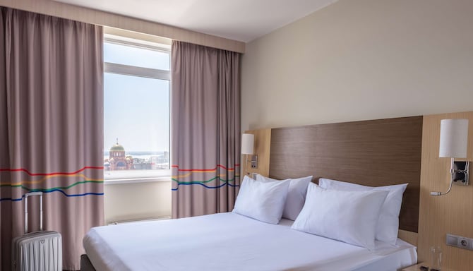 Hotels in Volgograd, Russia | Cosmos Volgograd Hotel by Radisson