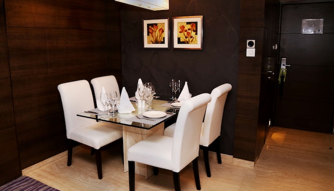 Find Country Inn Hotel Rooms in Navi Mumbai | Radisson Hotels