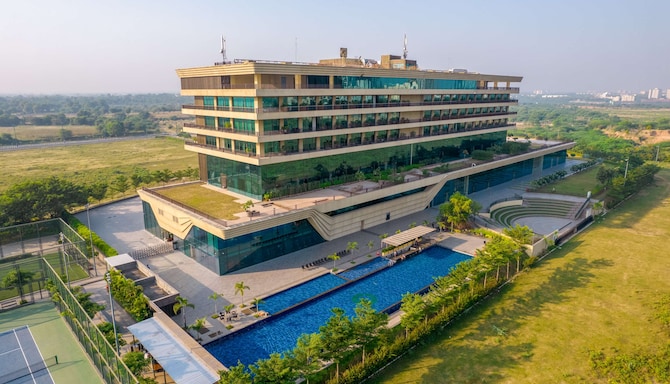 Enjoy the surrounding historic heritage of Gift City | Radisson Hotels