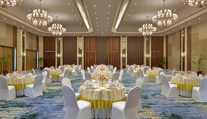 Discover stunning wedding venues at Gift City Club | Radisson Hotels