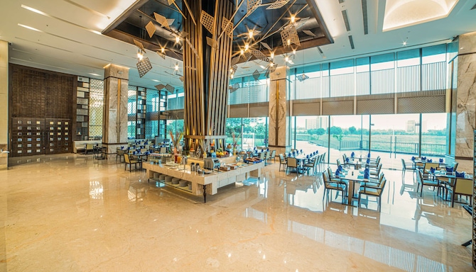 RISE restaurant | Gift City Club, a member of Radisson Individuals