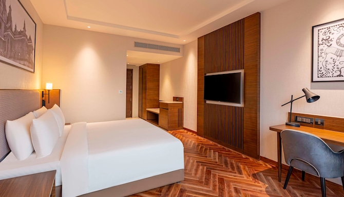Comfortable rooms with modern charm in Dhanbad | Radisson Hotels