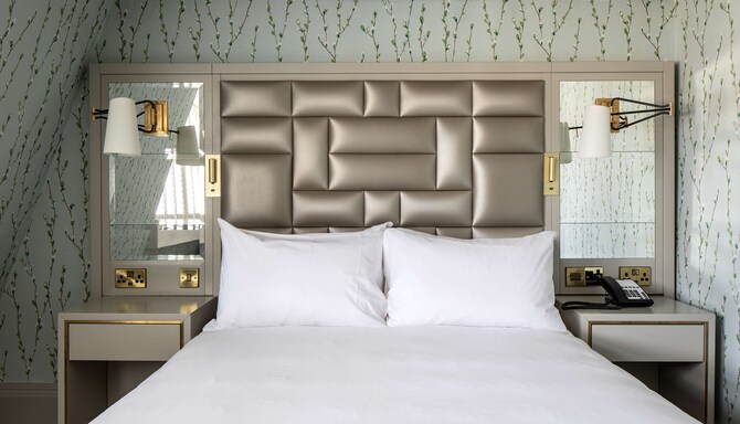 Enjoy a convenient stay at our central hotel in Bath, UK | Radisson Hotels