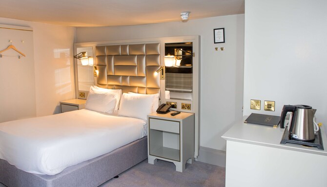 Sleep well in our convenient hotel in Bath city centre | Radisson Hotels