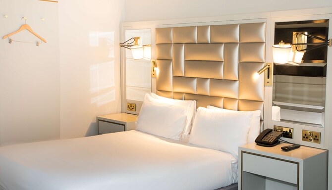 Sleep well in our convenient hotel in Bath city centre | Radisson Hotels