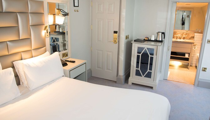 Sleep well in our convenient hotel in Bath city centre | Radisson Hotels