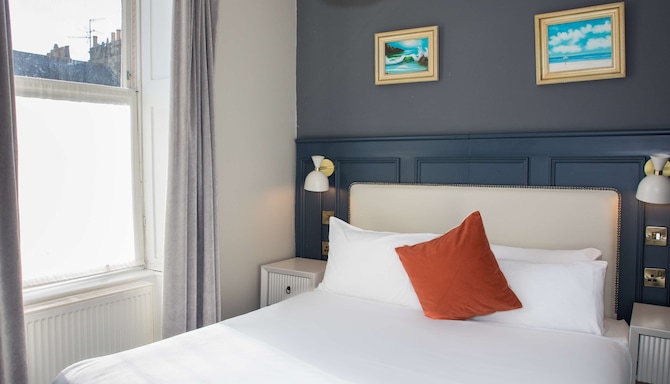 Sleep well in our convenient hotel in Bath city centre | Radisson Hotels