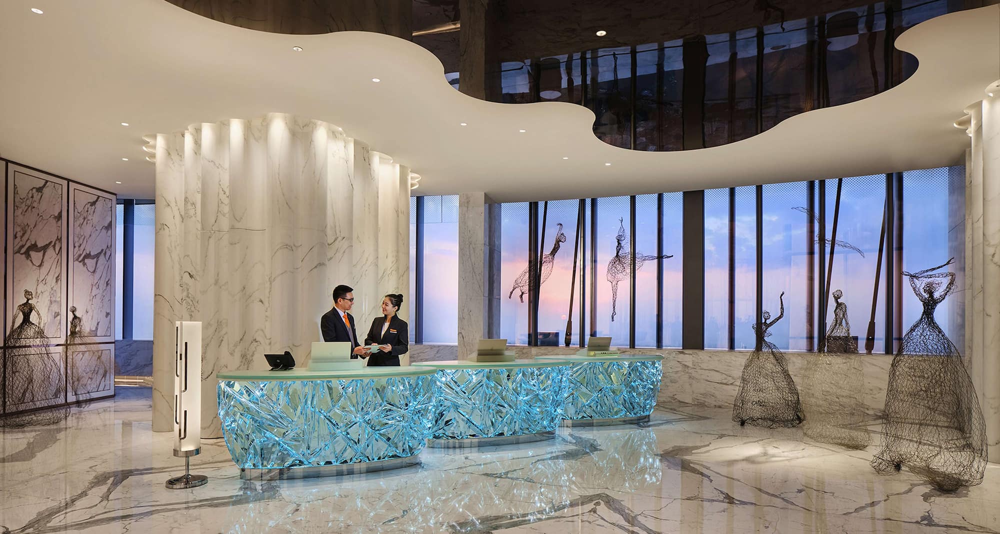 Discover the ultimate luxury and convenience | J Hotel Shanghai Tower