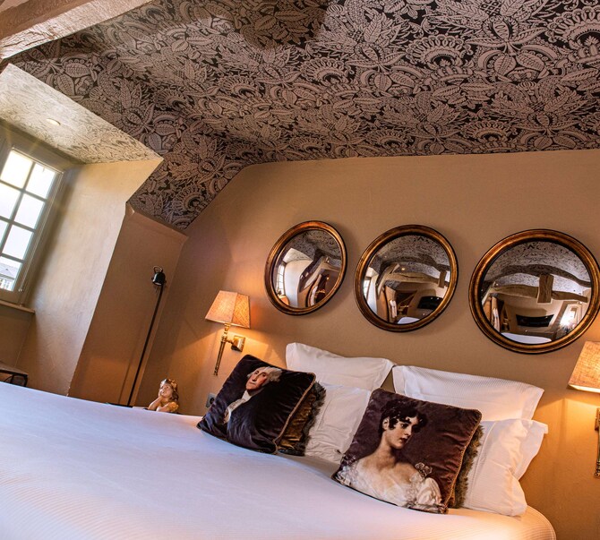 Experience contemporary comforts in stylish rooms | Radisson Hotels