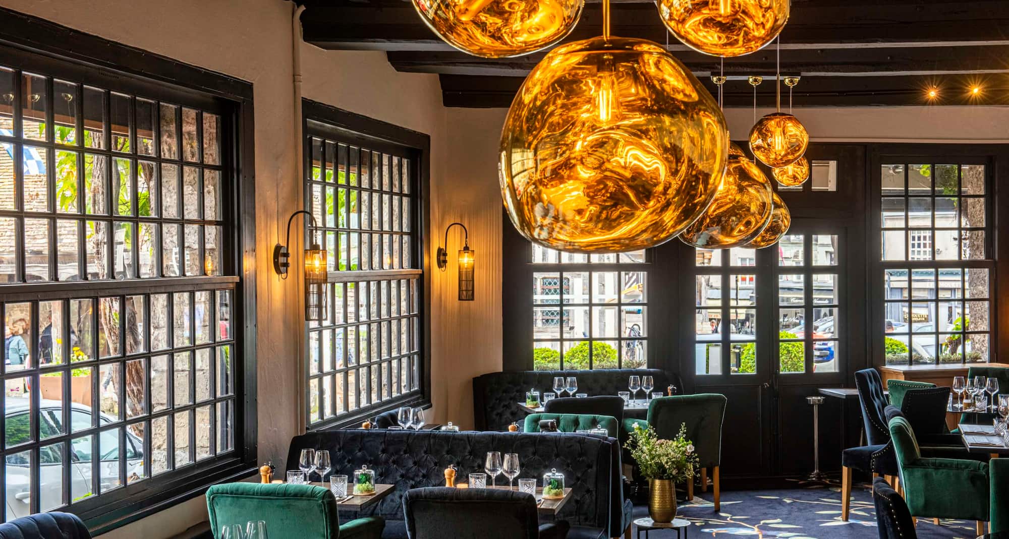 Exceptional dining at our stylish restaurant and bar | Radisson Hotels