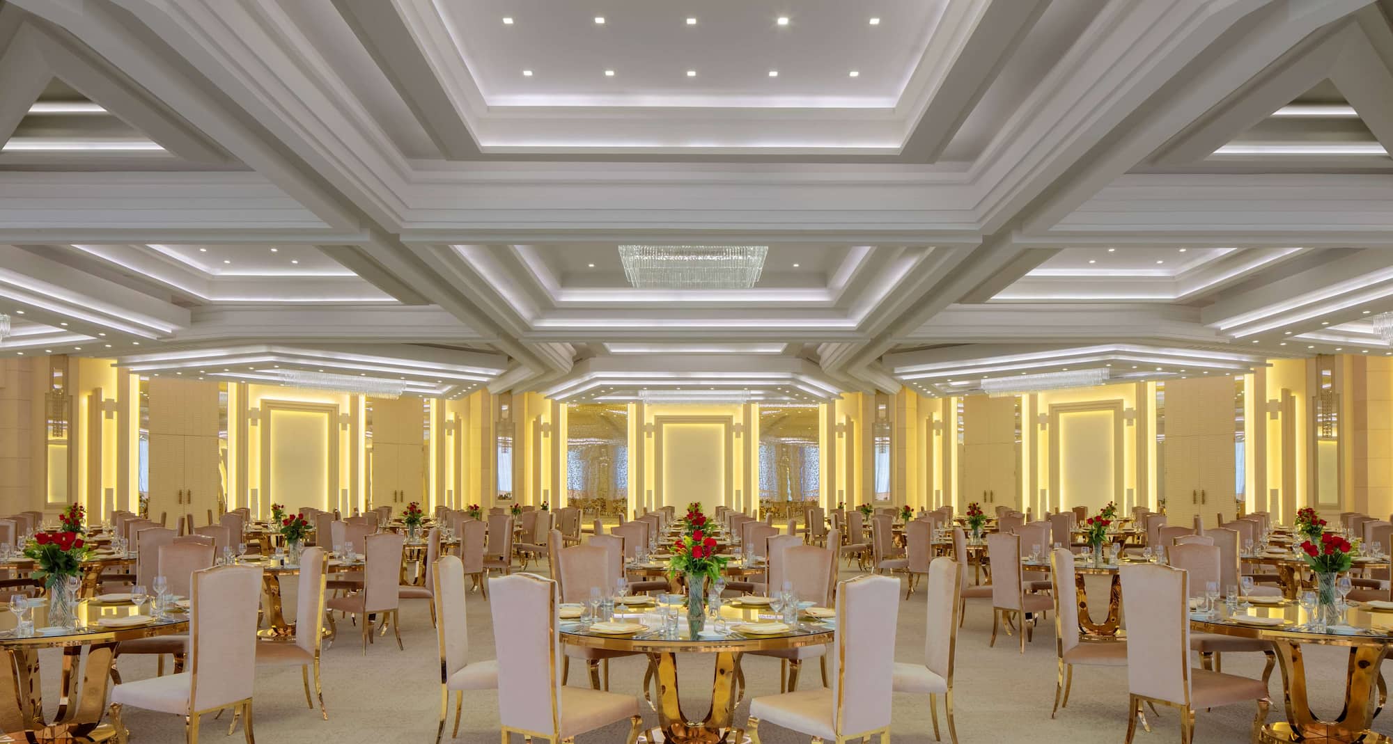 Beautiful weddings in Saudi Arabia | Nofa Riyadh, A Radisson Collection ...