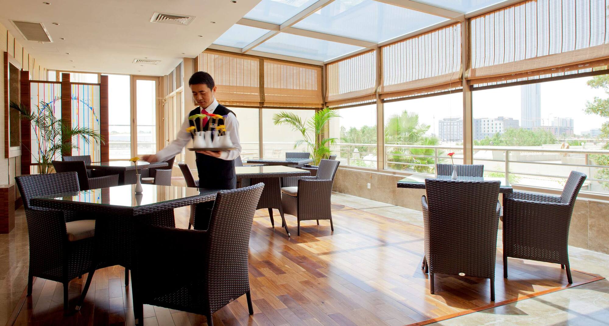 Palms, International Restaurant & Bar in Al-Khobar | Radisson Hotels