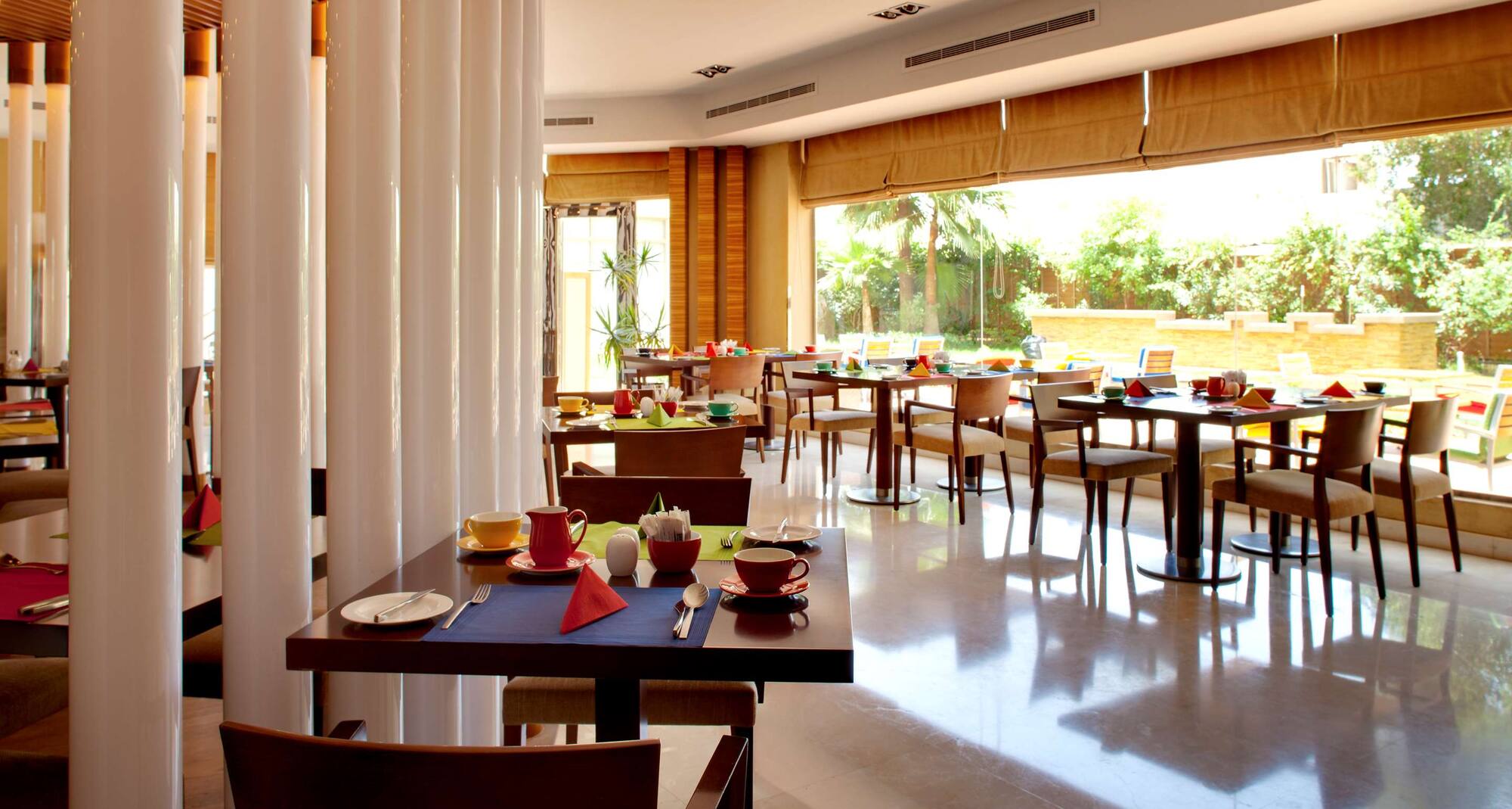Palms, International Restaurant & Bar in Al-Khobar | Radisson Hotels