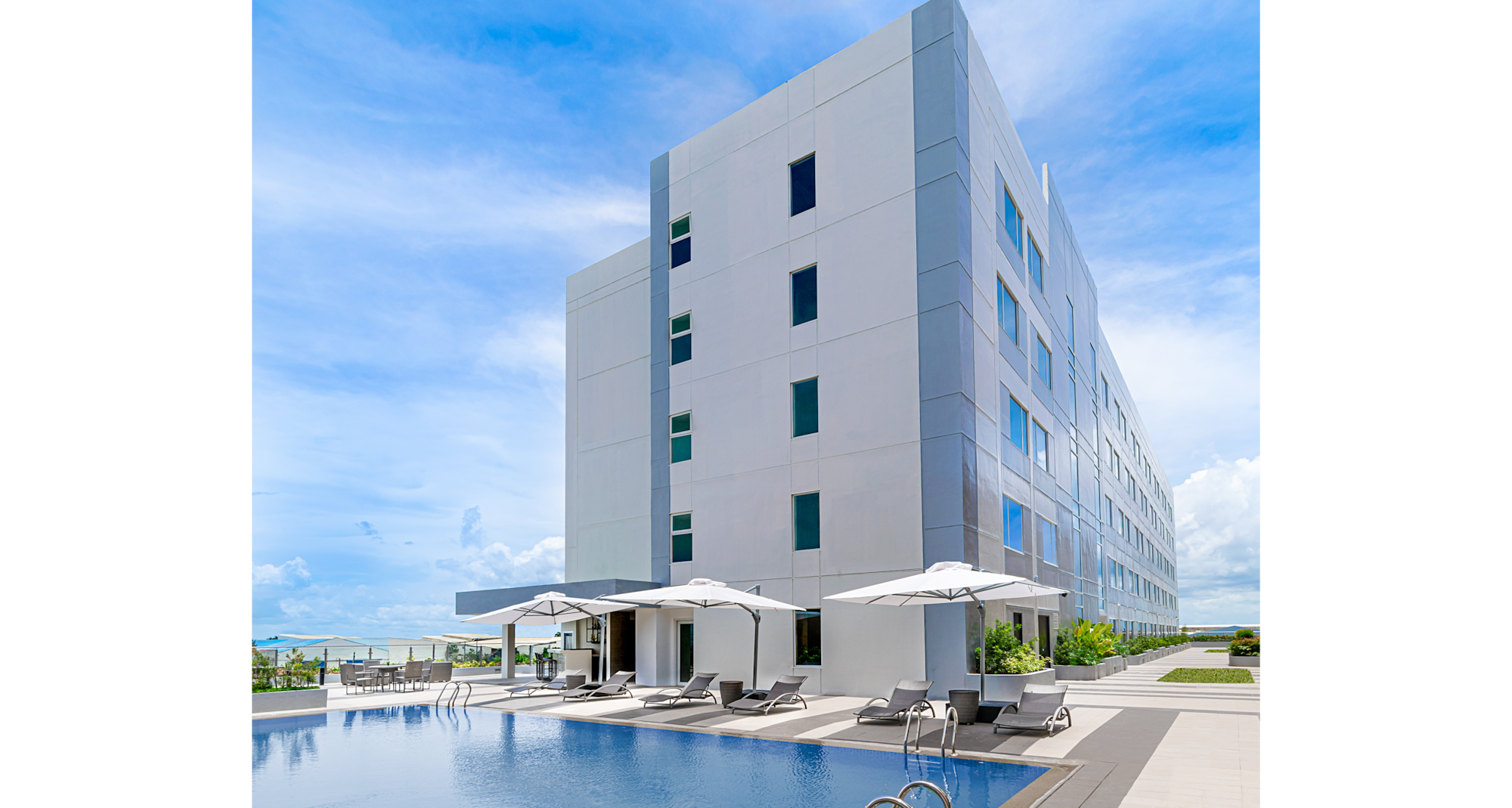 Settle into spacious Bacolod rooms with amenities | Radisson Hotels