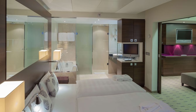 Hotels in Alexanderplatz, Berlin | Park Inn‎ Berlin Alexanderplatz