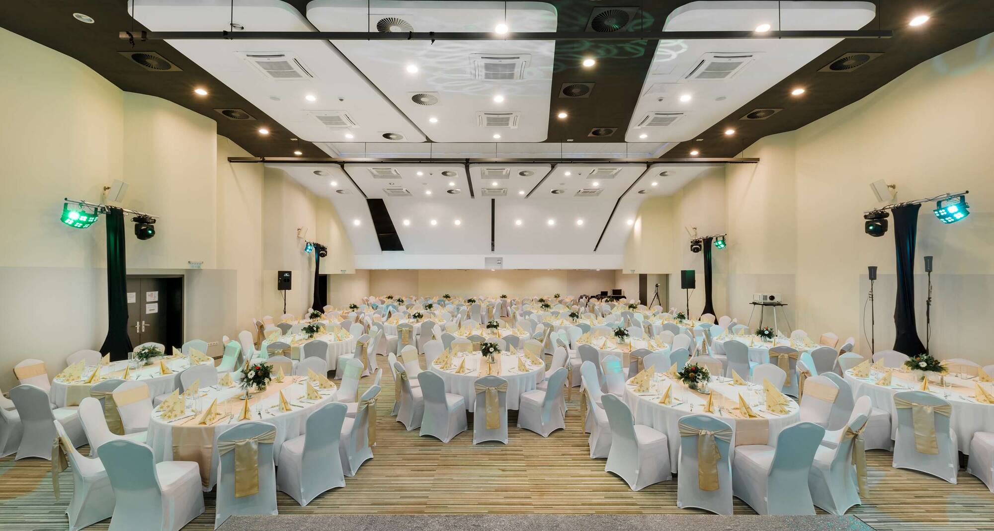 Beautiful weddings in Hungary | Park Inn by Radisson Budapest