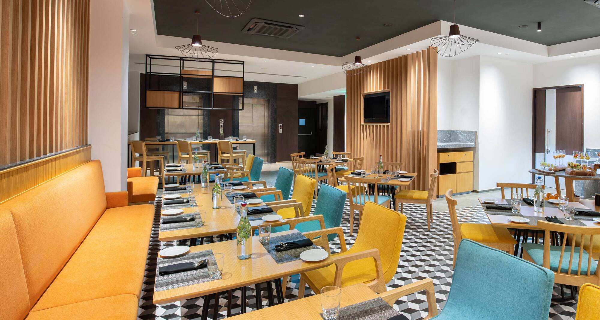 Breakfast buffet & restaurant in Gwalior | Radisson Hotels