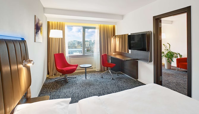 Hotel Rooms & Suites in Kiev | Park Inn by Radisson Kyiv Troyitska