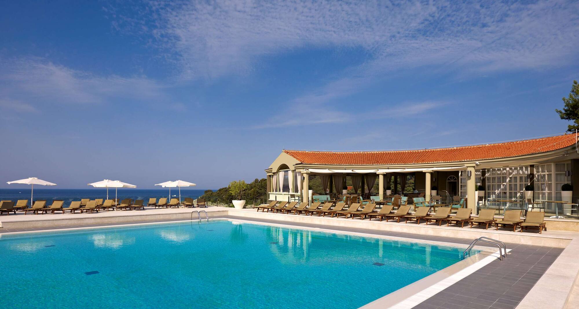 Family-Friendly Dining at Pool Bar & Restaurant Oliva - Park Plaza ...