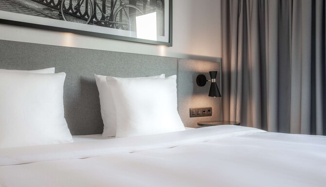 Sleep well in one of our 122 stylish rooms | Radisson Hotel Kandy