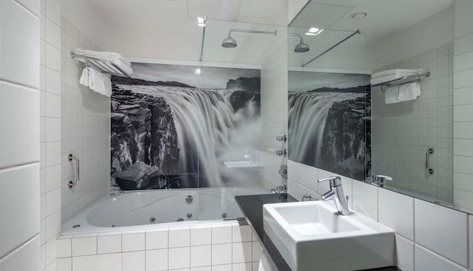 Hotel Rooms & Suites - Radisson Blu 1919, Reykjavik