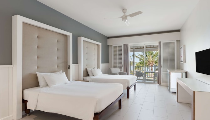 Hotel Rooms & Suites - Radisson Blu Azuri Resort, Mauritius