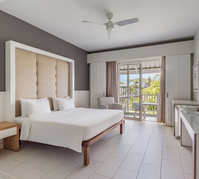 Hotel Rooms & Suites - Radisson Blu Azuri Resort, Mauritius