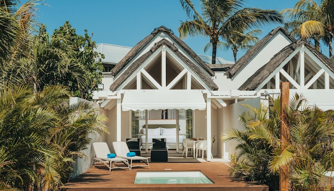 Hotel Rooms & Suites - Radisson Blu Azuri Resort, Mauritius