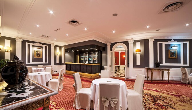 Visit Rome for Fine Dining - Reserve a Table Today | Radisson Blu