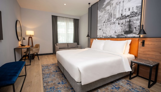 Hotel Rooms in Amman, Jordan | Radisson Hotels