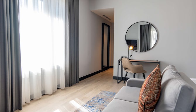 Hotel Rooms in Amman, Jordan | Radisson Hotels