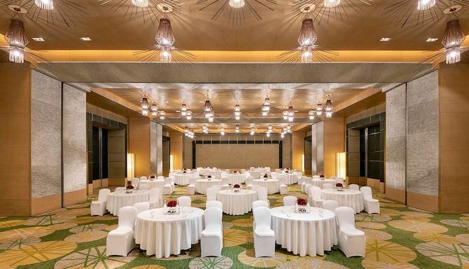 Book ATQ Airport Hotels | Radisson Blu