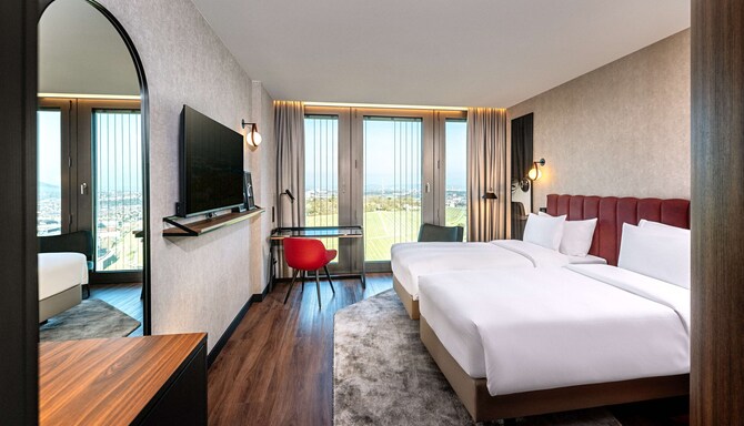 Erleben Sie das Radisson Blu Hotel at Porsche Design Tower Stuttgart