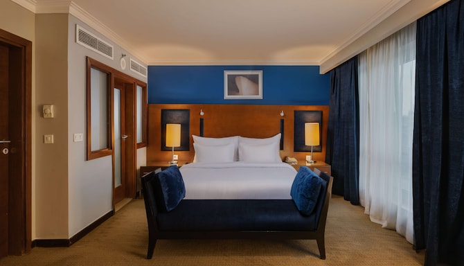 Hotel Rooms & Suites - Radisson Blu Hotel, Cairo Heliopolis