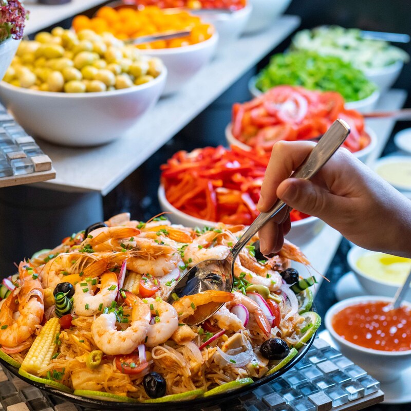 Enjoy on-site dining at our stylish restaurants | Radisson Hotels