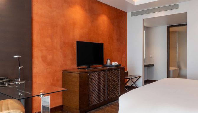Rooms, suites, and apartments in Conakry | Radisson Blu Hotel, Conakry