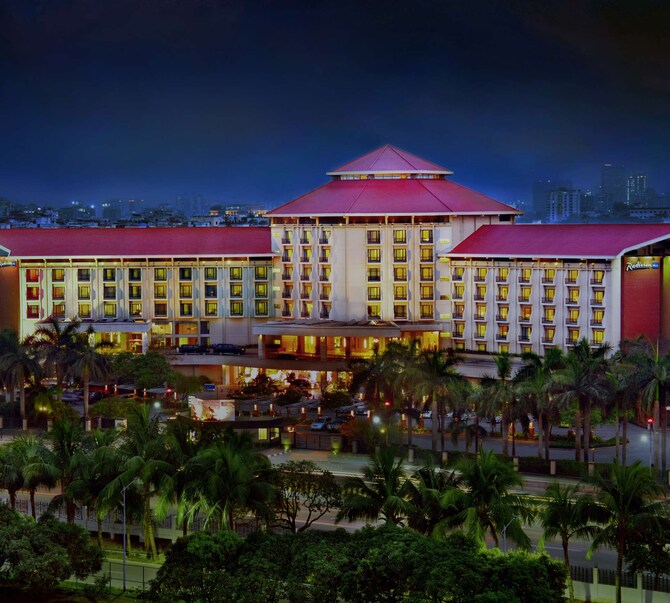 Book Hotels in Dhaka | Radisson Blu