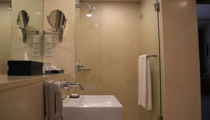 Reserve Dhaka Hotel Rooms | Radisson Blu