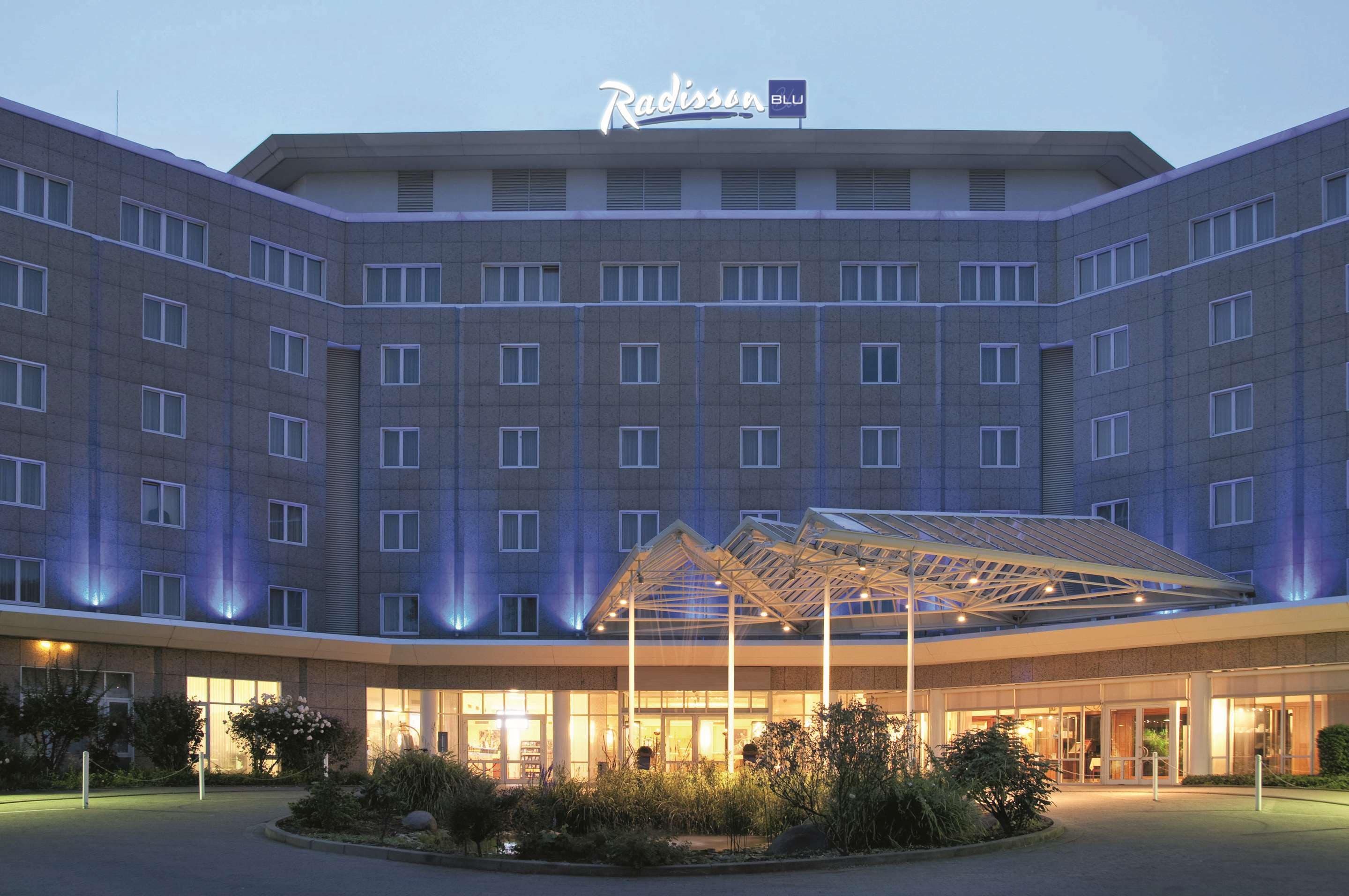 Contacto - Radisson Blu Hotel, Dortmund