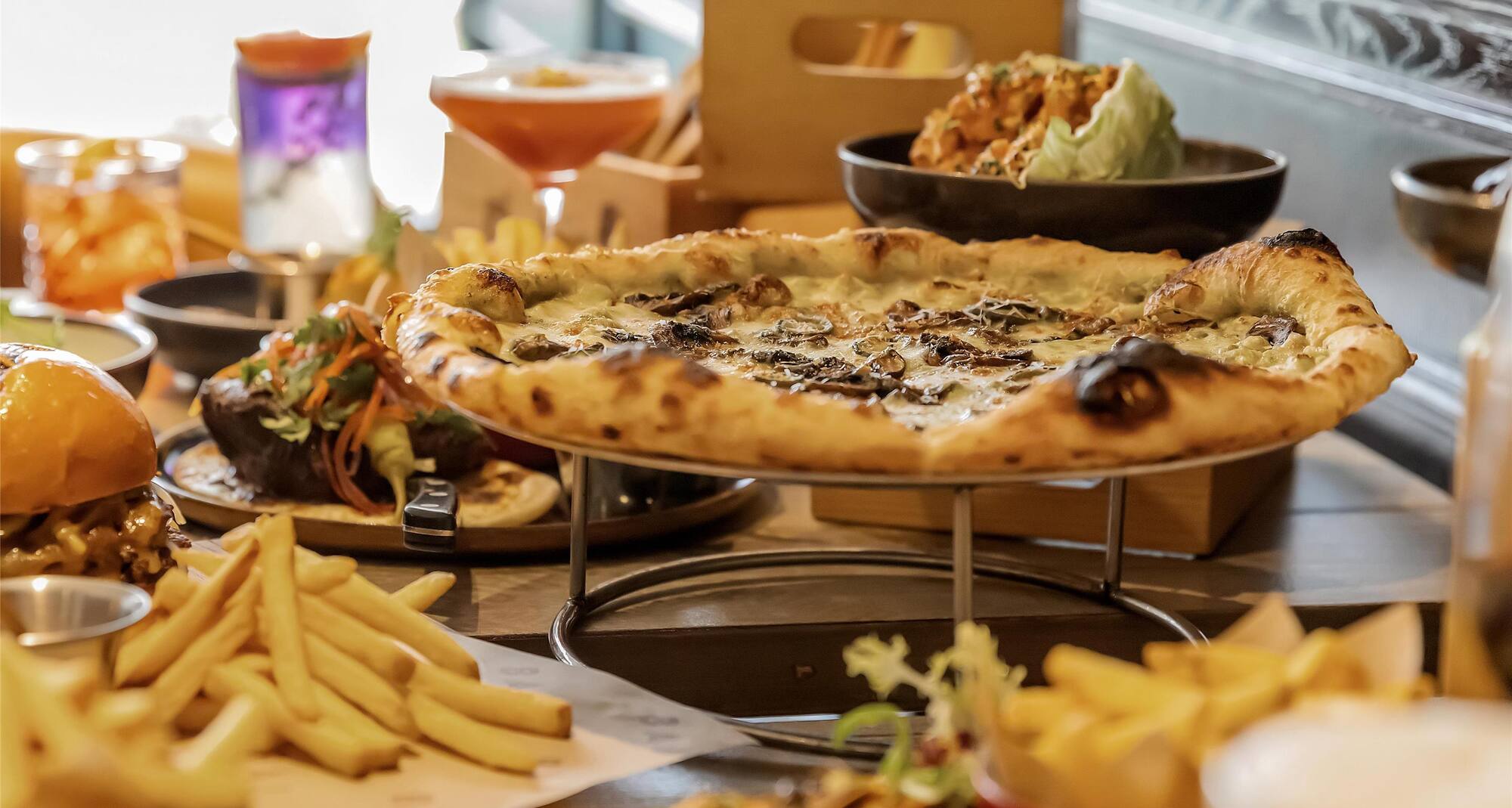 BAI, terrace & cocktail bar in Dubai | Radisson Blu Hotel