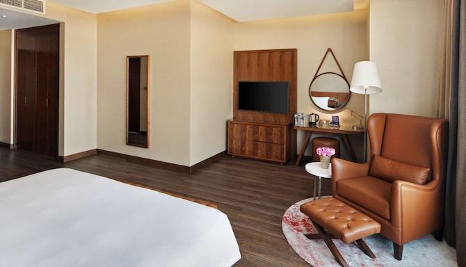 Hotel rooms in Dubai | Radisson Blu Hotel, Dubai Canal View