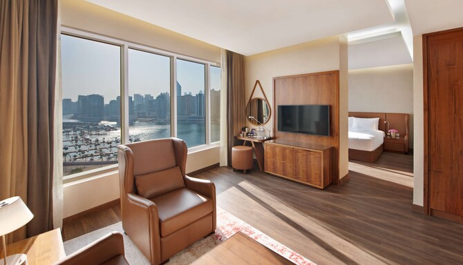 Hotel rooms in Dubai | Radisson Blu Hotel, Dubai Canal View