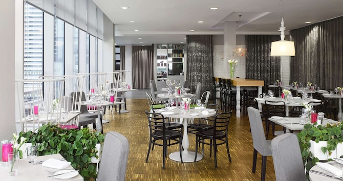 Enjoy tasty all-day dining at East Midlands Airport | Radisson Hotels