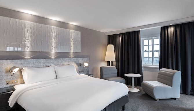 Hotel Rooms & Suites in Edinburgh City Centre | Radisson Hotels